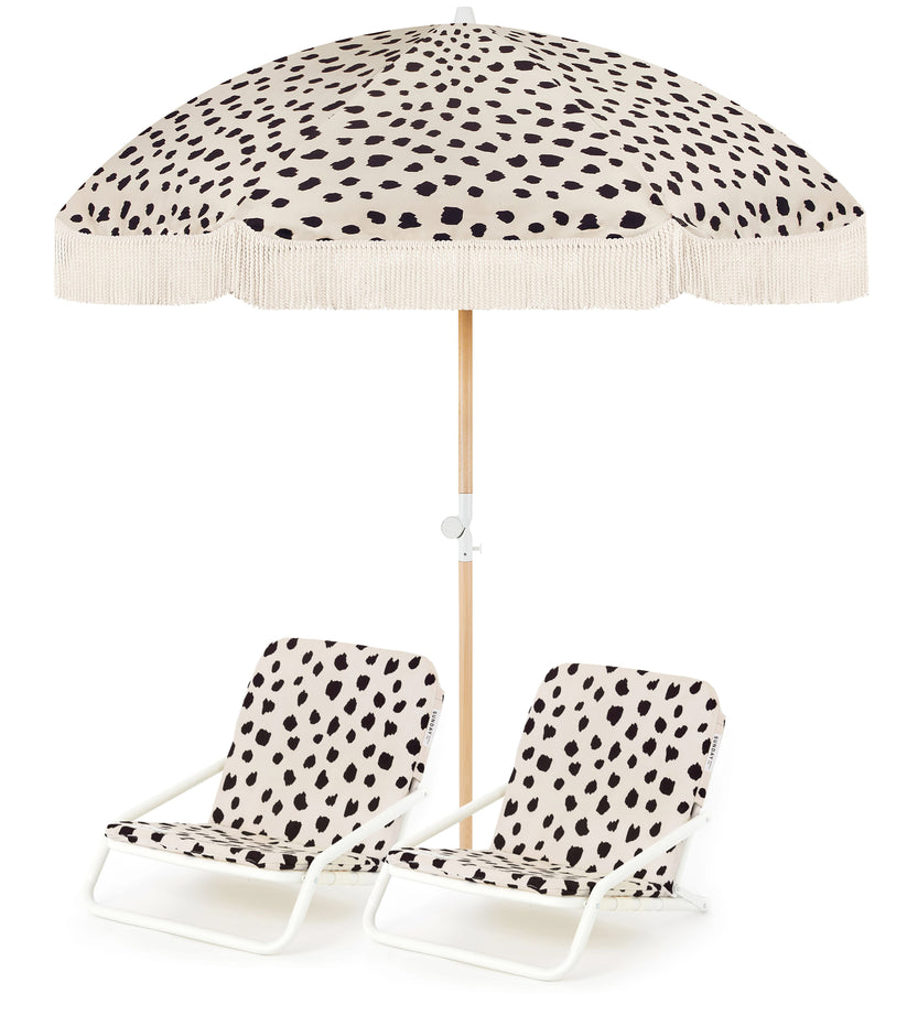 Black Sands Beach Umbrella & Beach Chair Set | Sunday Supply Co.